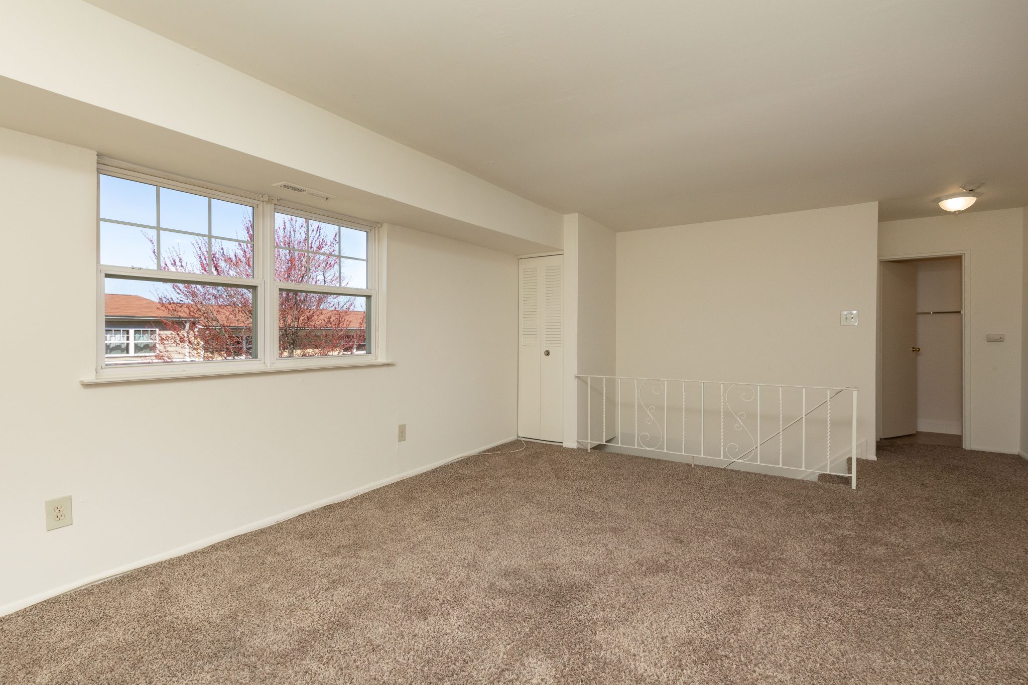 Photos – Lakeview Terrace Apartments