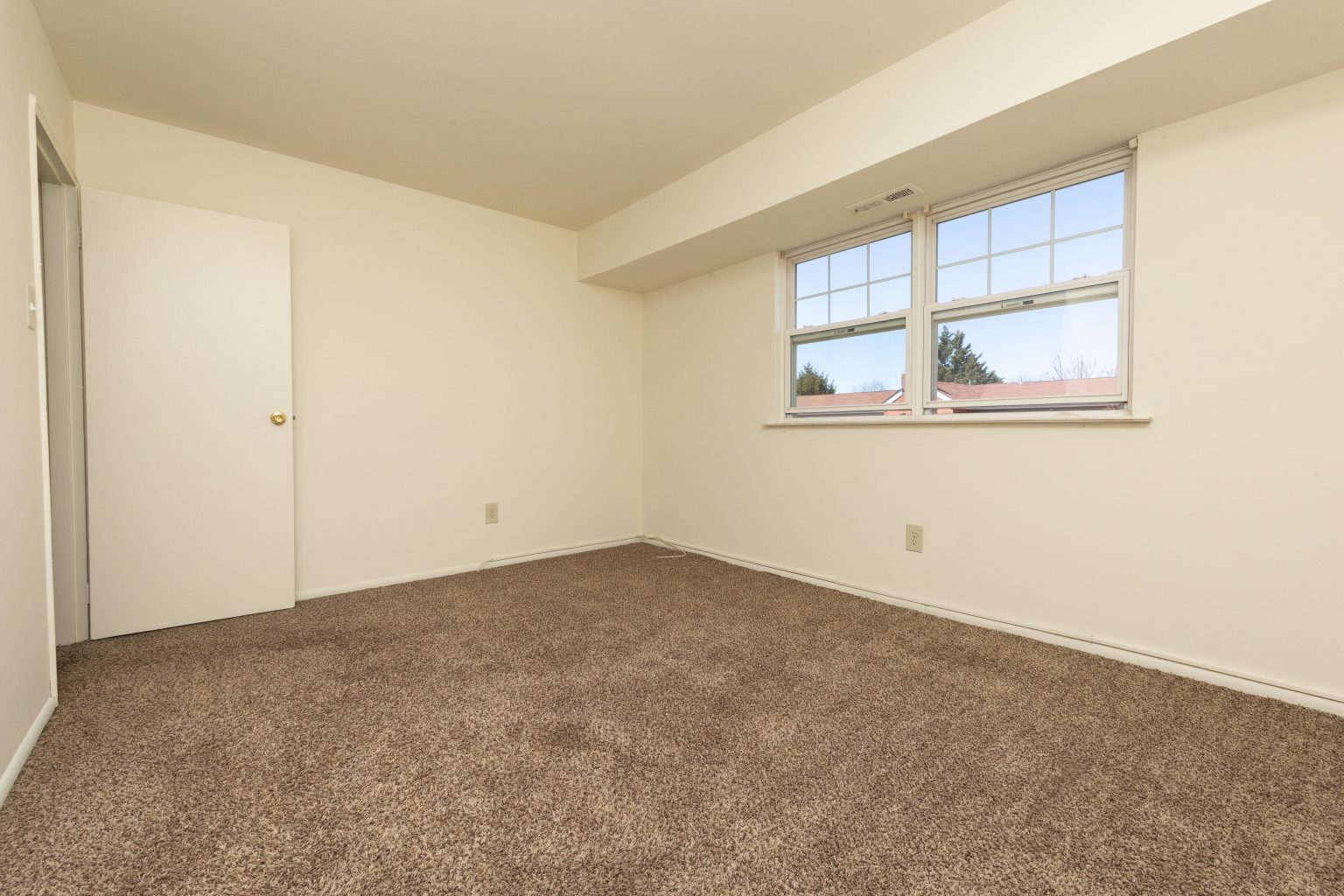 Photos – Lakeview Terrace Apartments